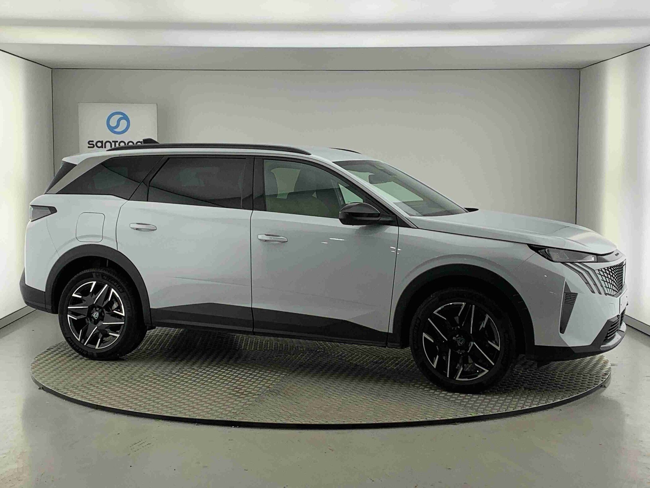 Peugeot 5008 1.2 Hybrid Allure e-DCS6 com 9 250 km por 36 490 € Santogal Usados Barreiro | Setúbal