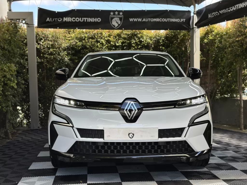 Renault Mégane E-Tech EV40 Equilibre com 20 000 km por 23 900 ...
