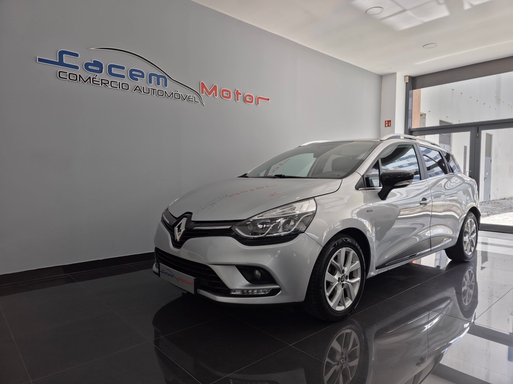 Renault Clio ST 0.9 TCe Limited com 51 460 km por 13 490 € Cacem Motor ...