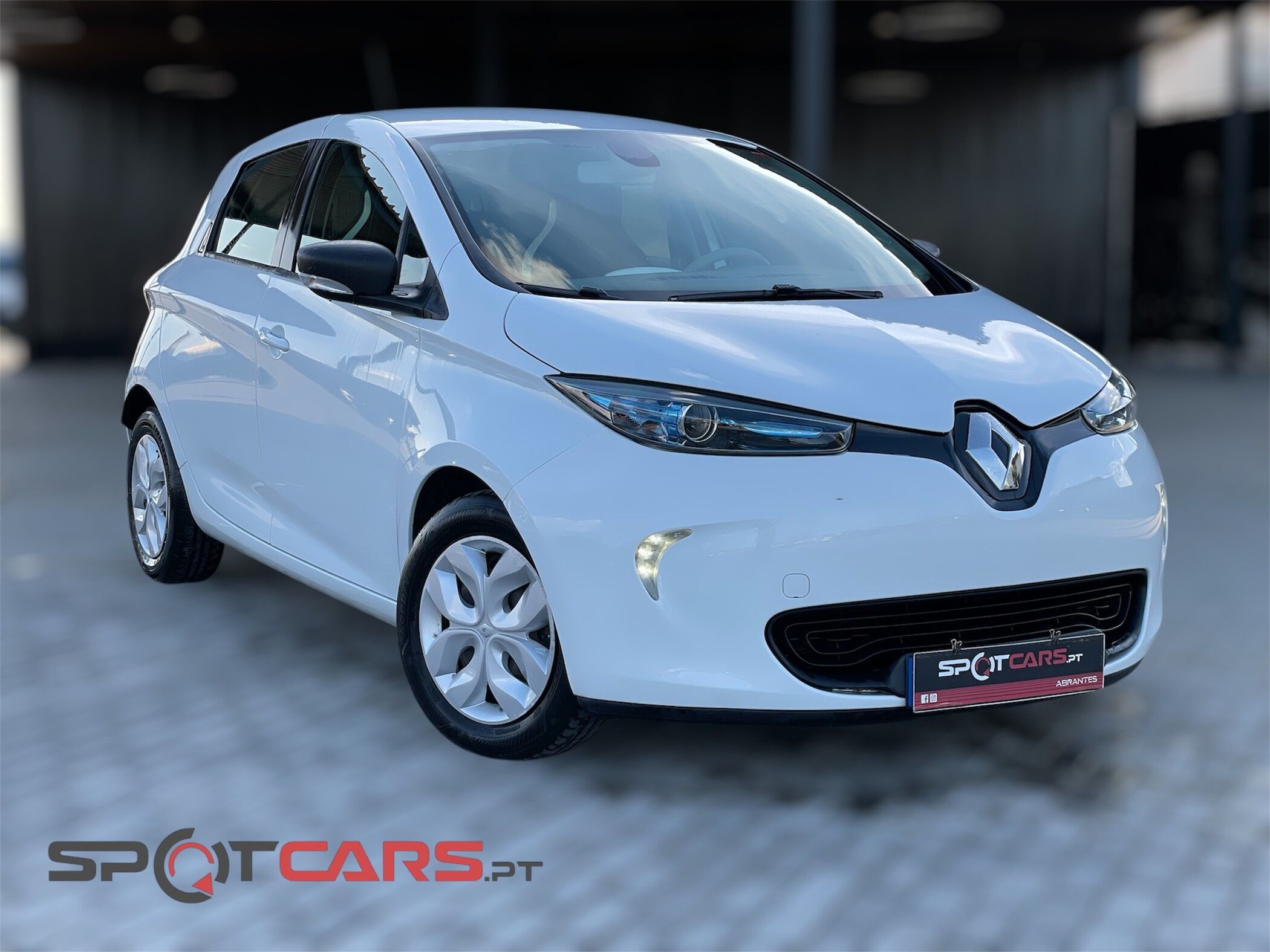 Renault ZOE Life 40 Q90 com 123 000 km por 10 790 € Spotcars - Abrantes ...