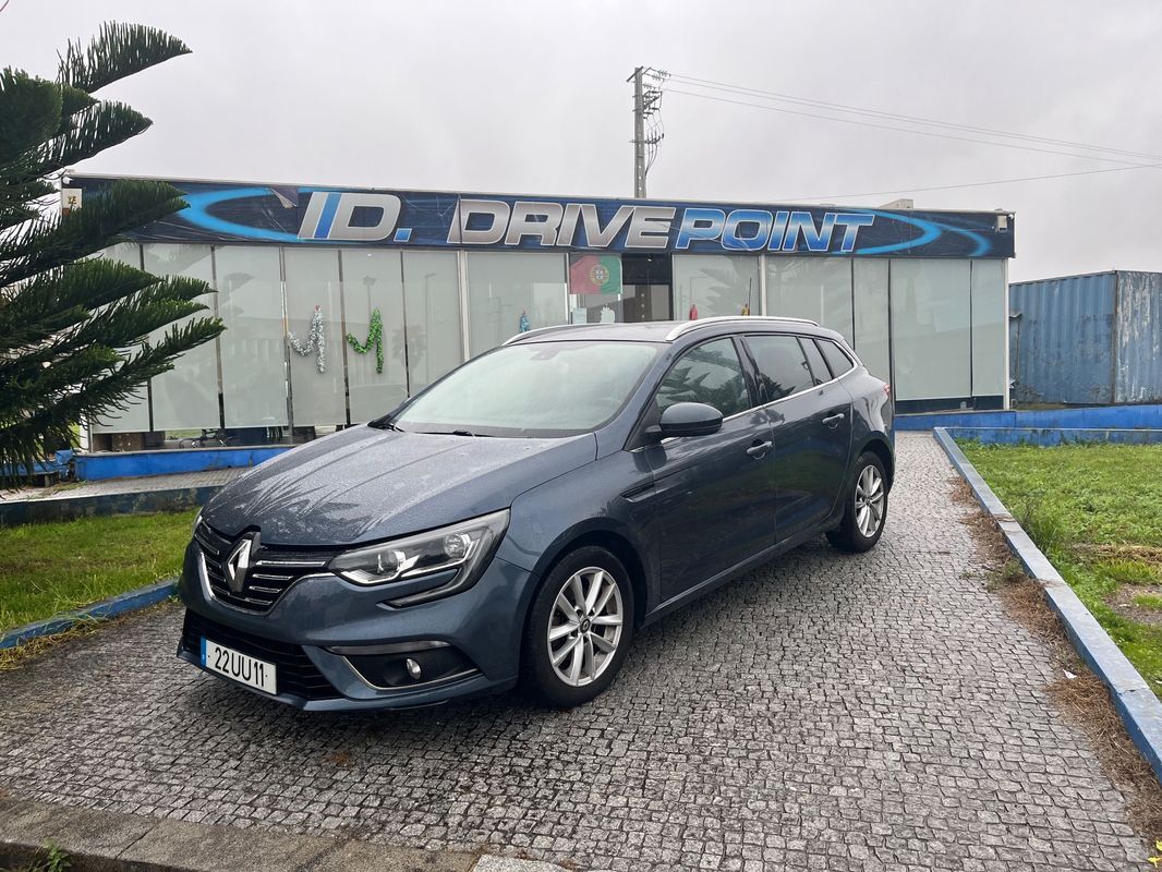 Renault Mégane 1.5 dCi Zen com 181 616 km por 11 900 € Drive Point | Porto