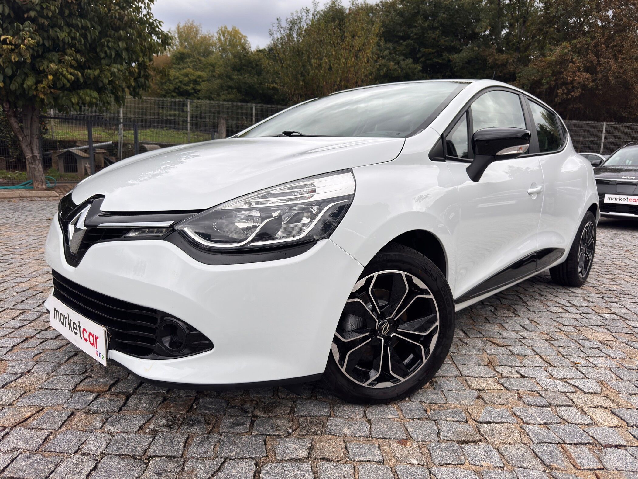 Renault Clio 0.9 TCE Dynamique S com 152 000 km por 9 950 € MarketCar ...