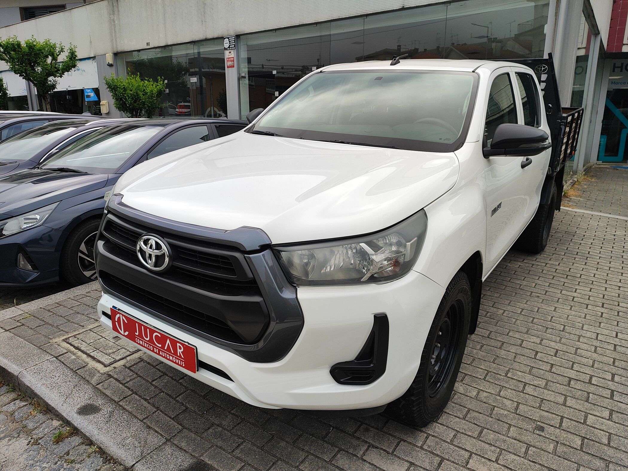 Toyota Hilux 2.4 D-4D 4WD CD CM com 98 439 km por 31 490 € Stand Jucar ...