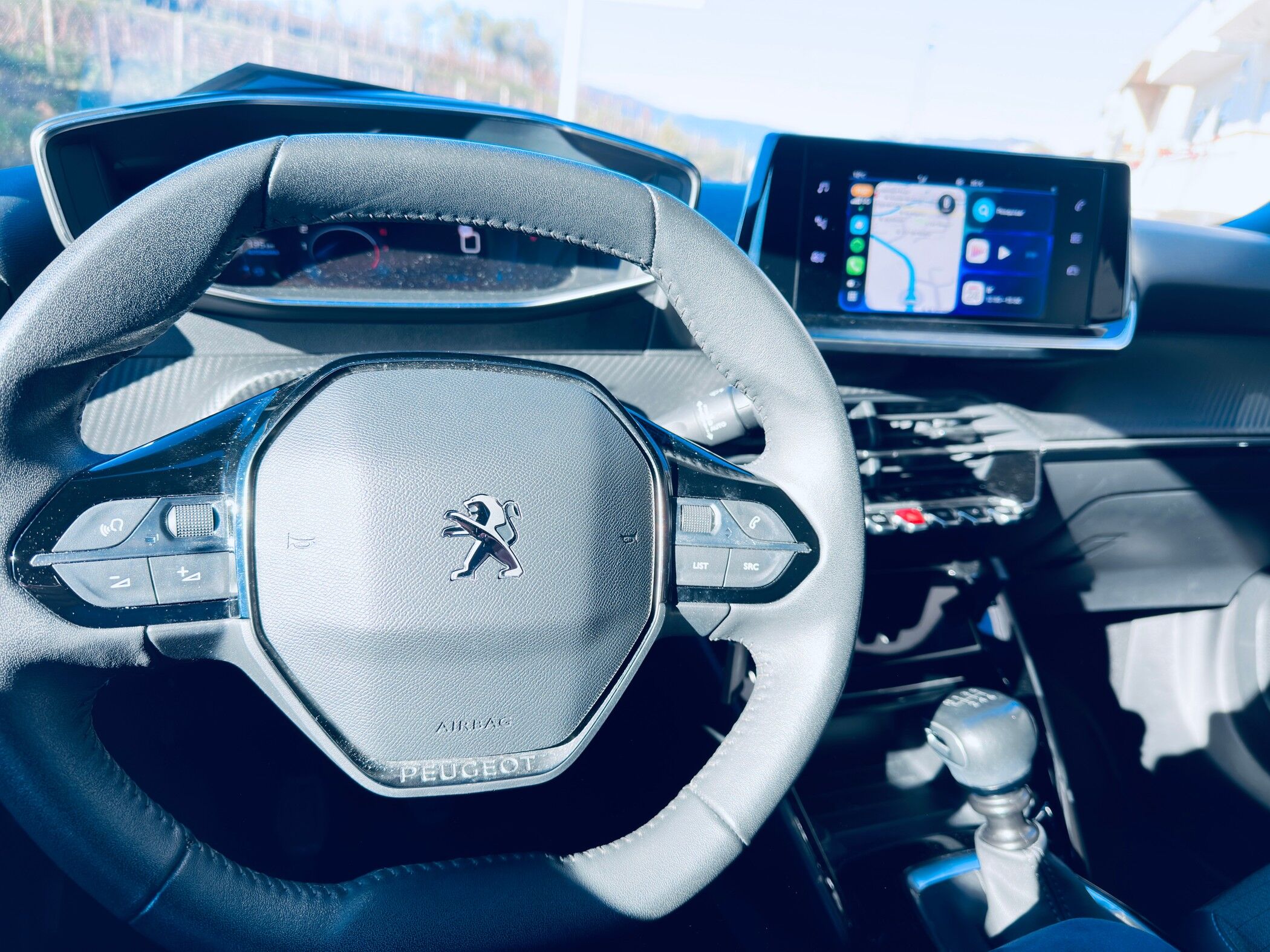 Peugeot 2008 1.2 PureTech Allure com 45 000 km por 21 000 € Euromotor ...