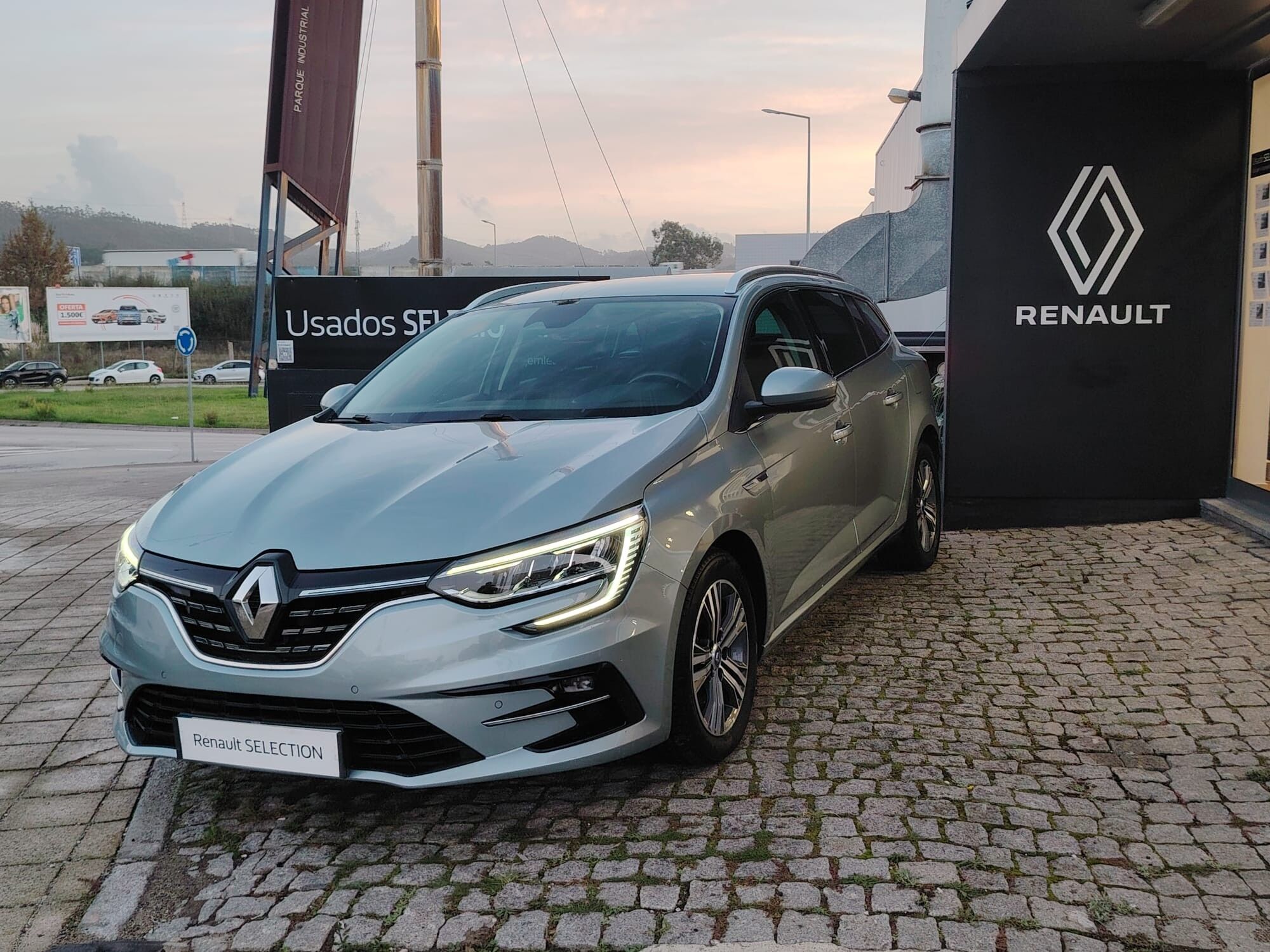 Renault Mégane 1.6 E-Tech Plug-In Hybrid R.S. Line com 49 000 km por 21 ...