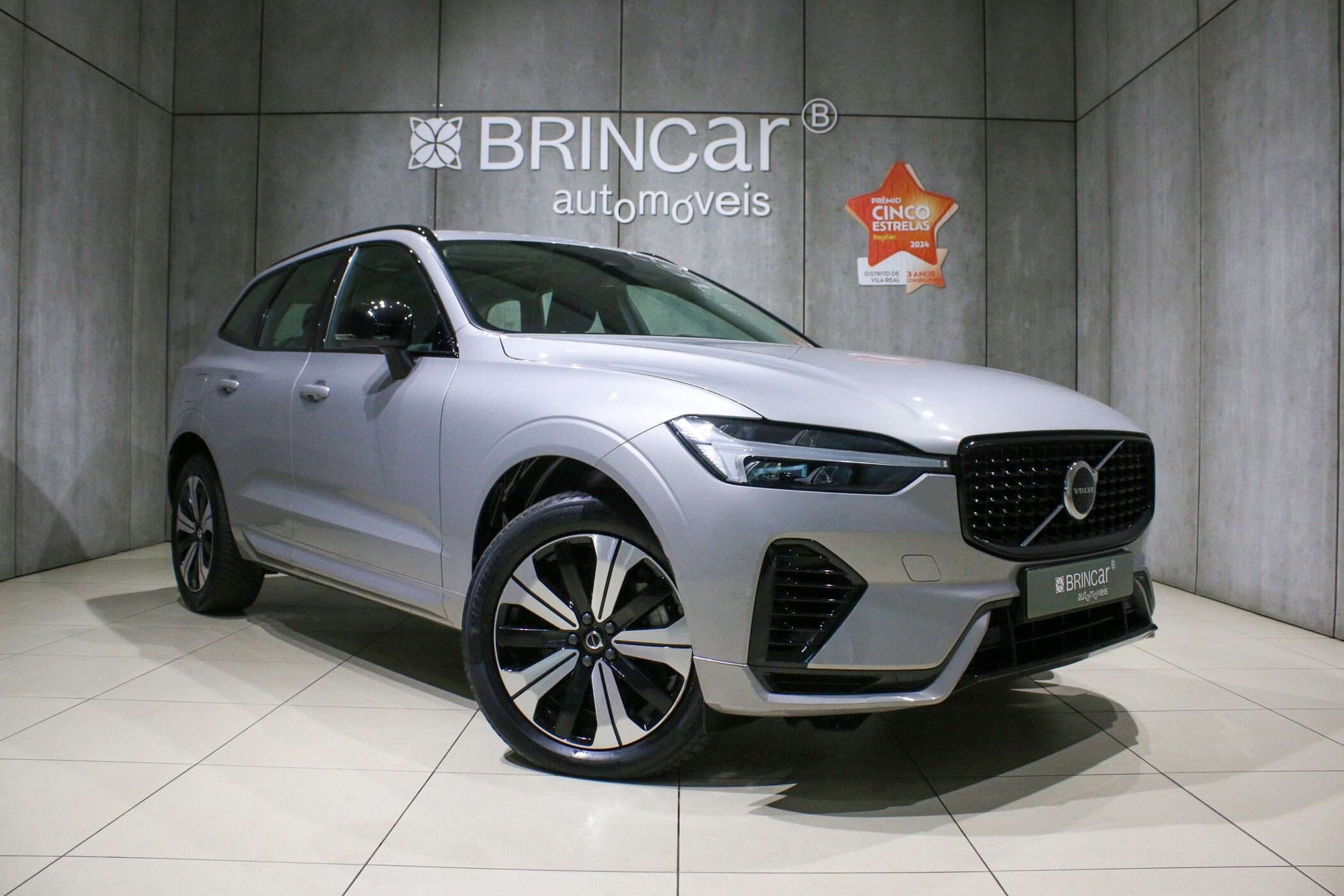 Volvo XC60 2.0 T6 PHEV Plus Dark AWD com 62 000 km por 44 490 € Brincar Automóveis | Vila Real
