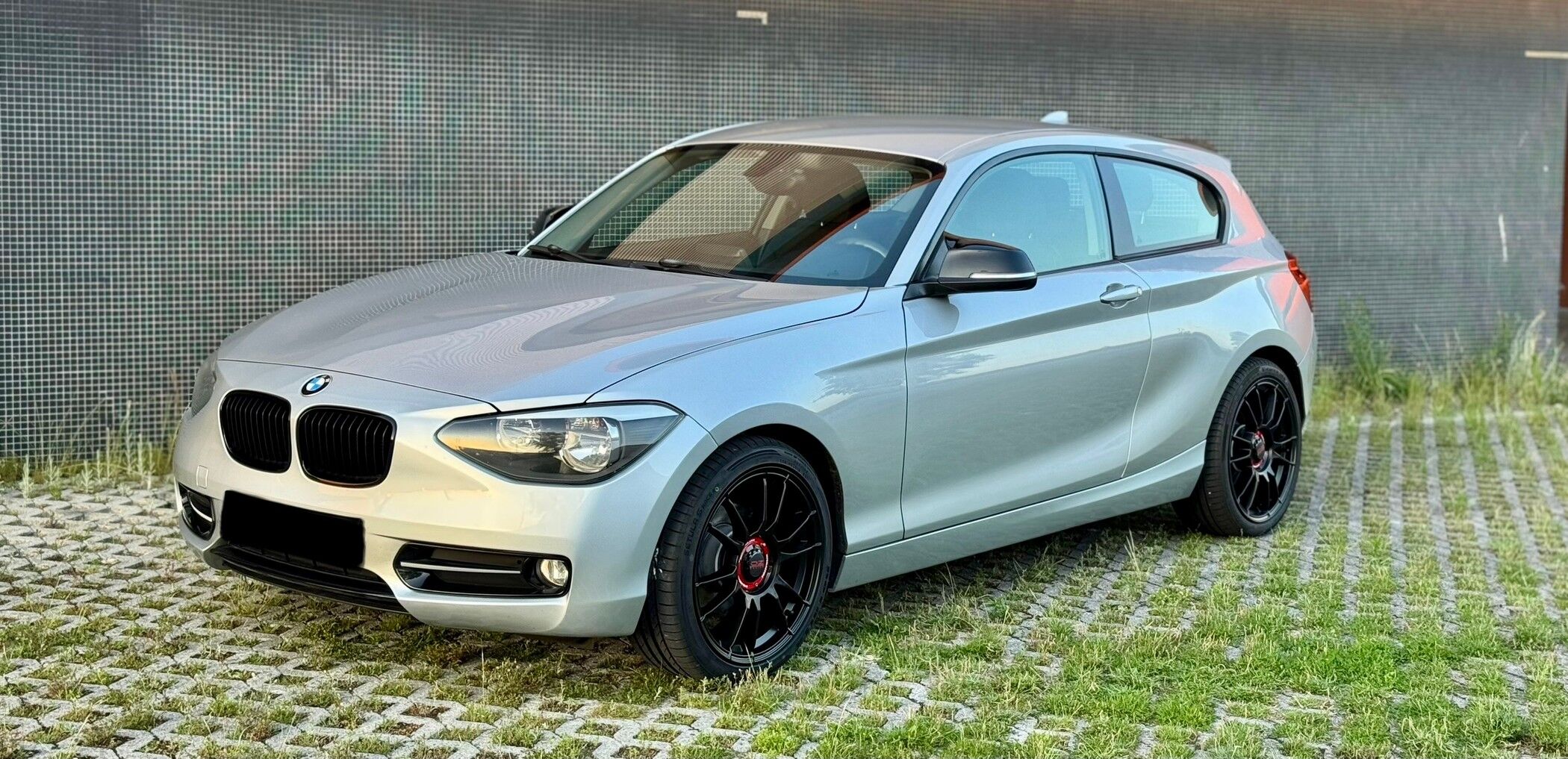 BMW Serie-1 116 d EDynamics Line Sport com 213 000 km por 10 990 ...