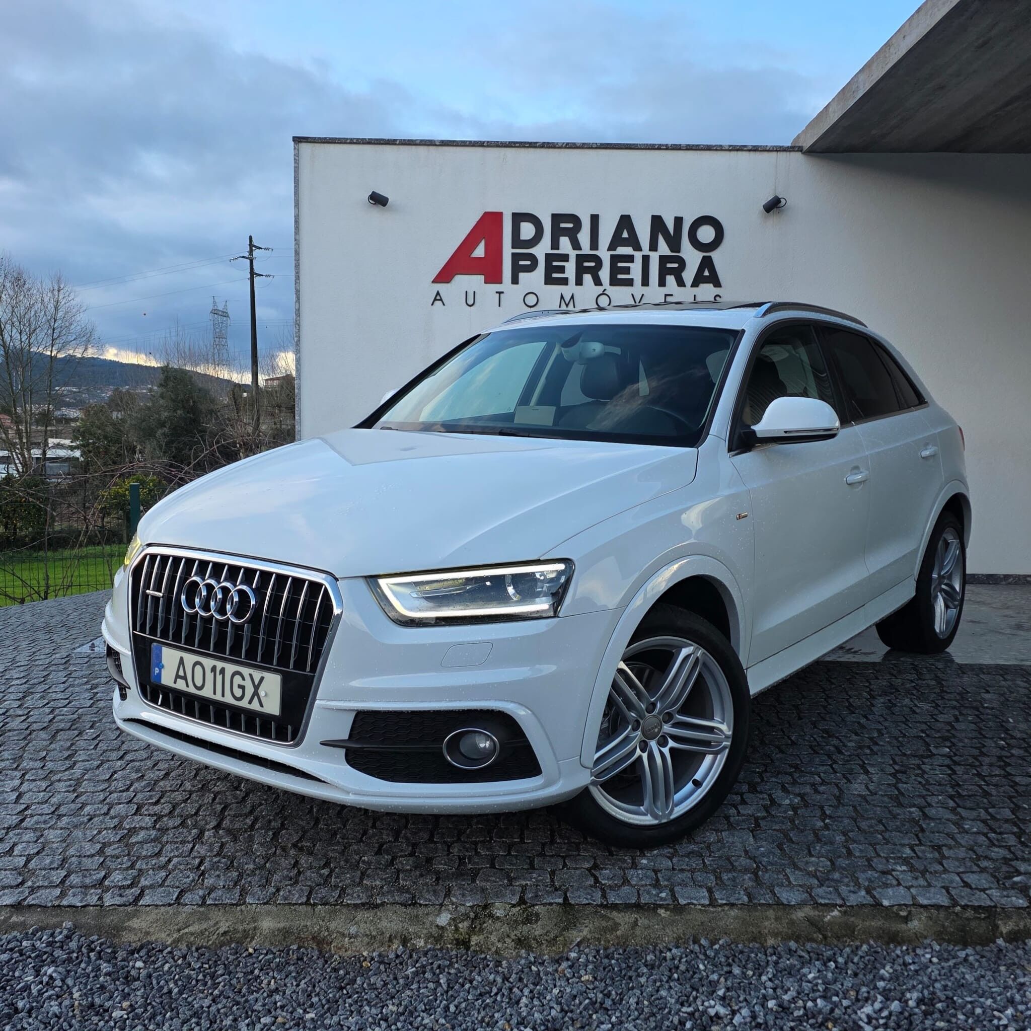 Audi Q3 2.0 TDi quattro S-line S-tronic com 198 000 km por 18 750 ...