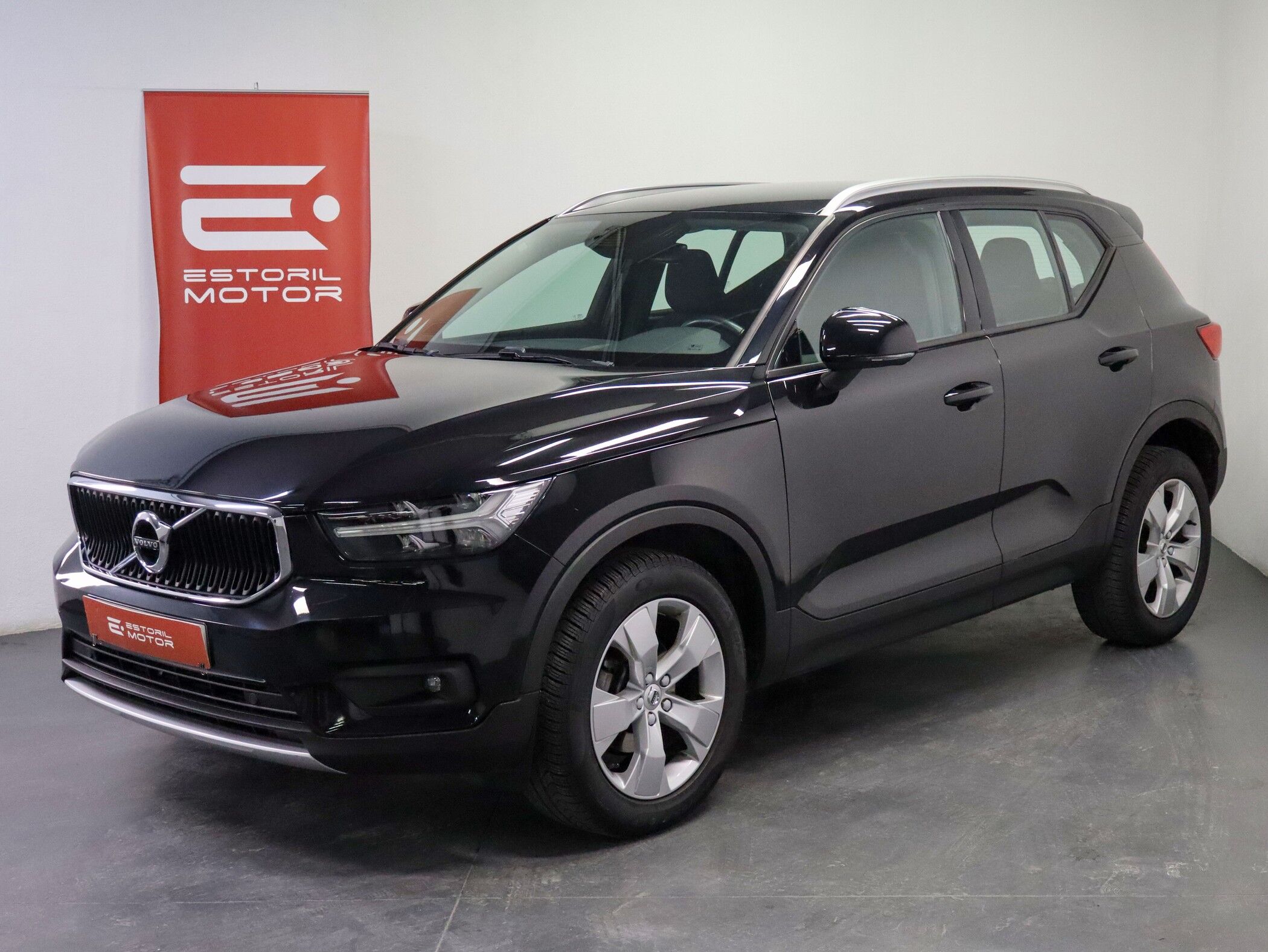 Volvo XC40 1.5 T2 Inscription Geartronic com 78 995 km por 25 000 ...