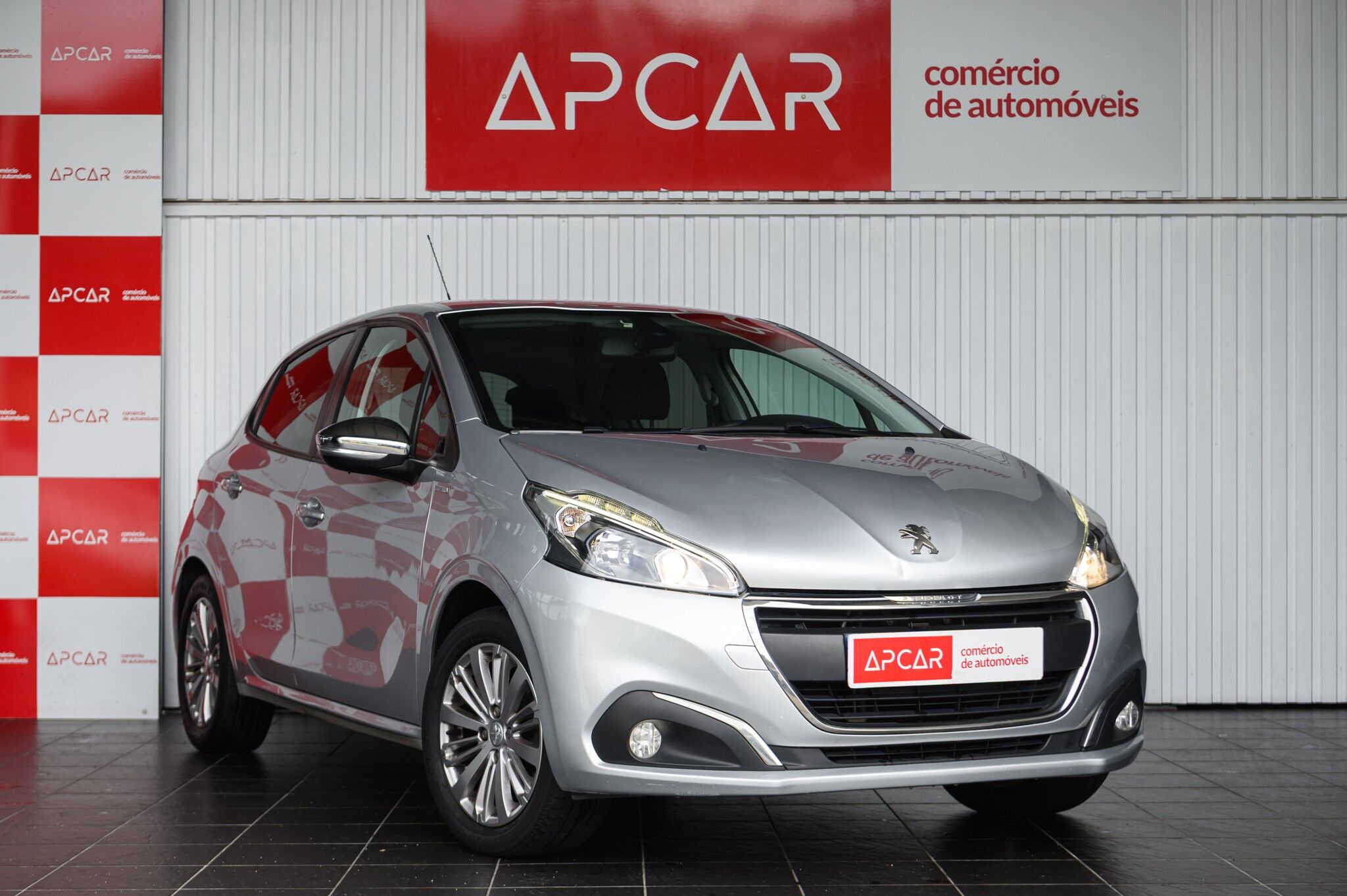 Peugeot 208 1.2 PureTech Style com 90 938 km por 9 990 € APCAR | Aveiro