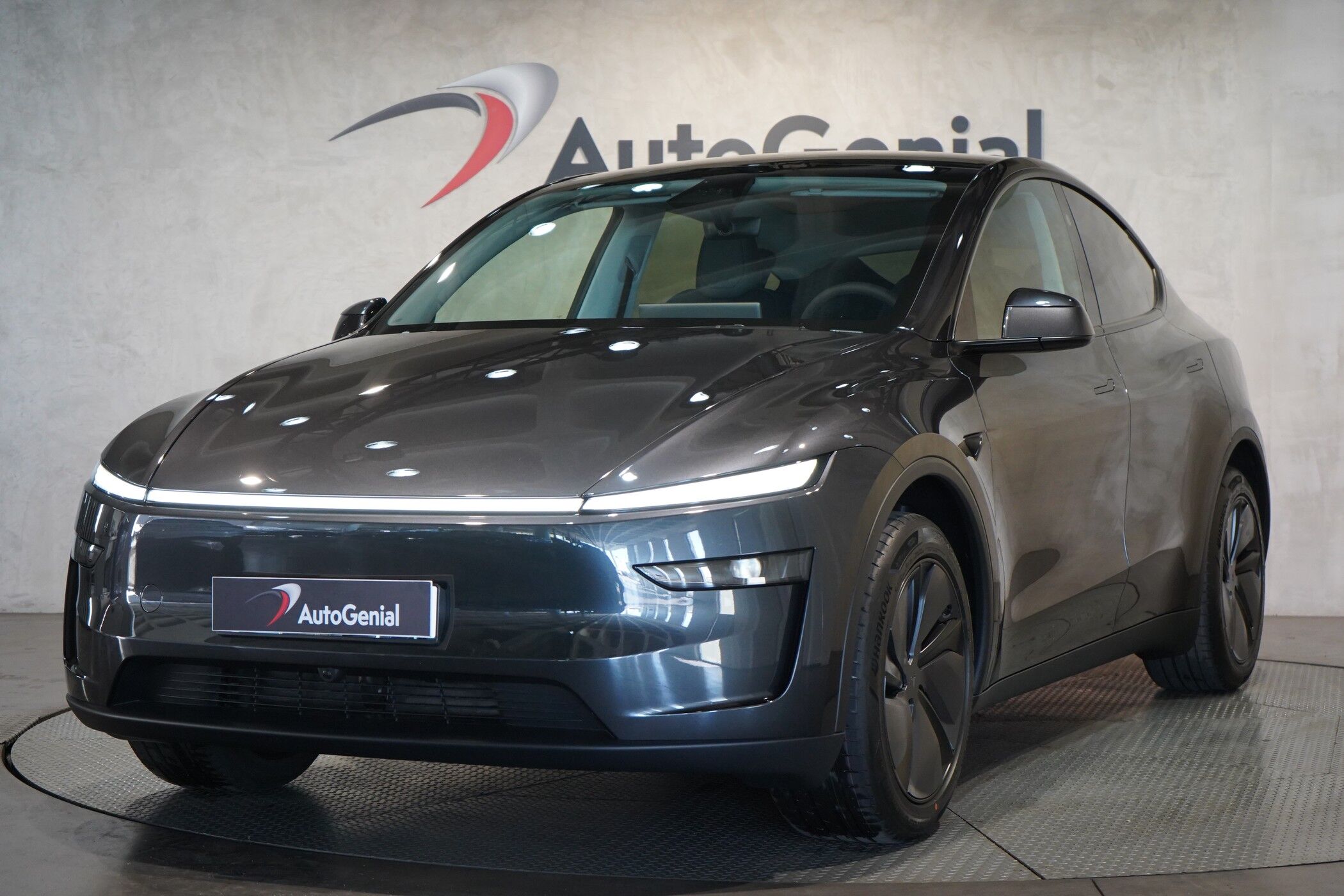 Tesla Model Y Long Range Tração Traseira com 7 550 km por 52 990 ...