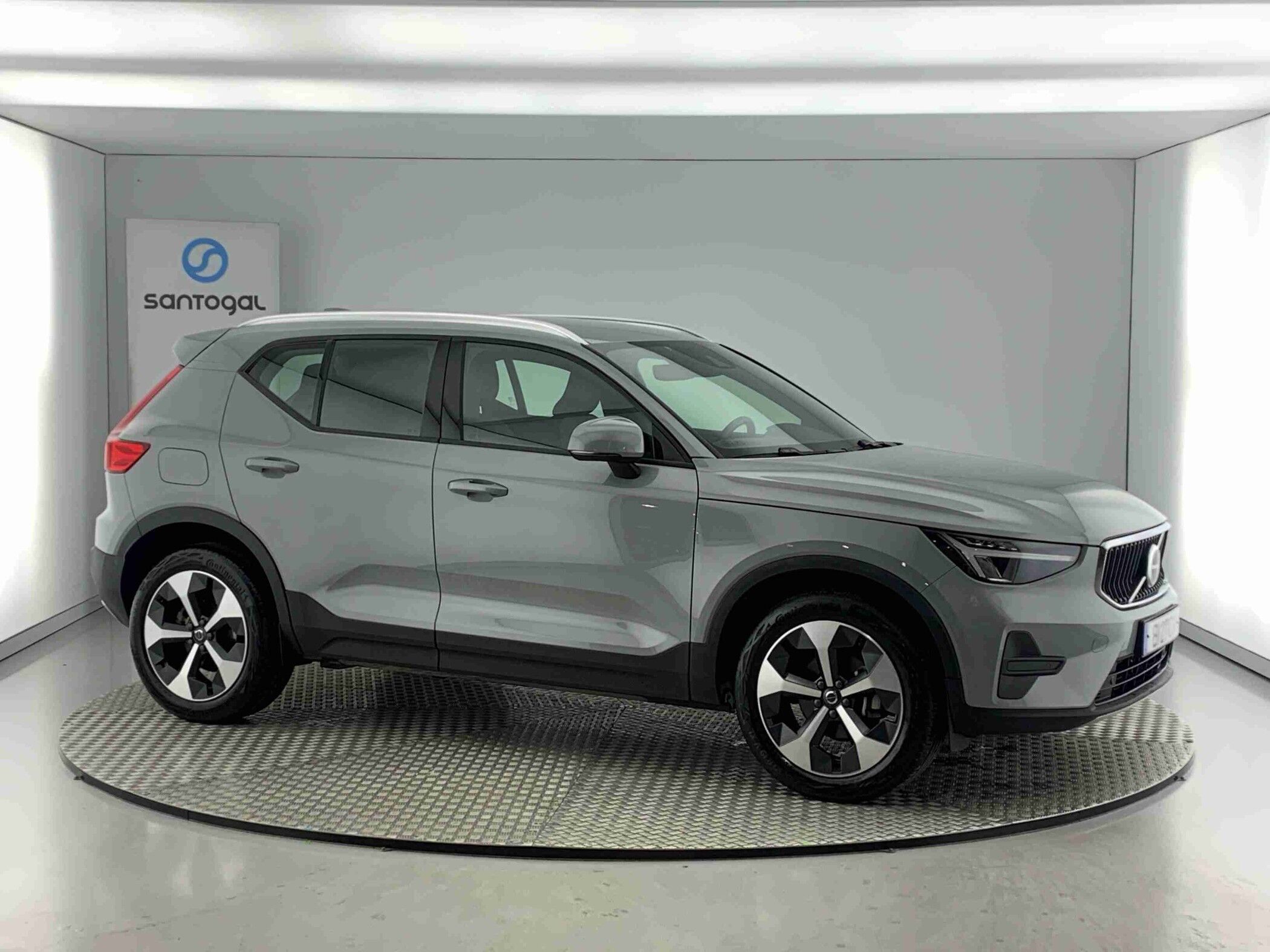 Volvo XC40 1.5 T2 Core Auto com 28 380 km por 36 490 € Santogal Usados Loures | Lisboa