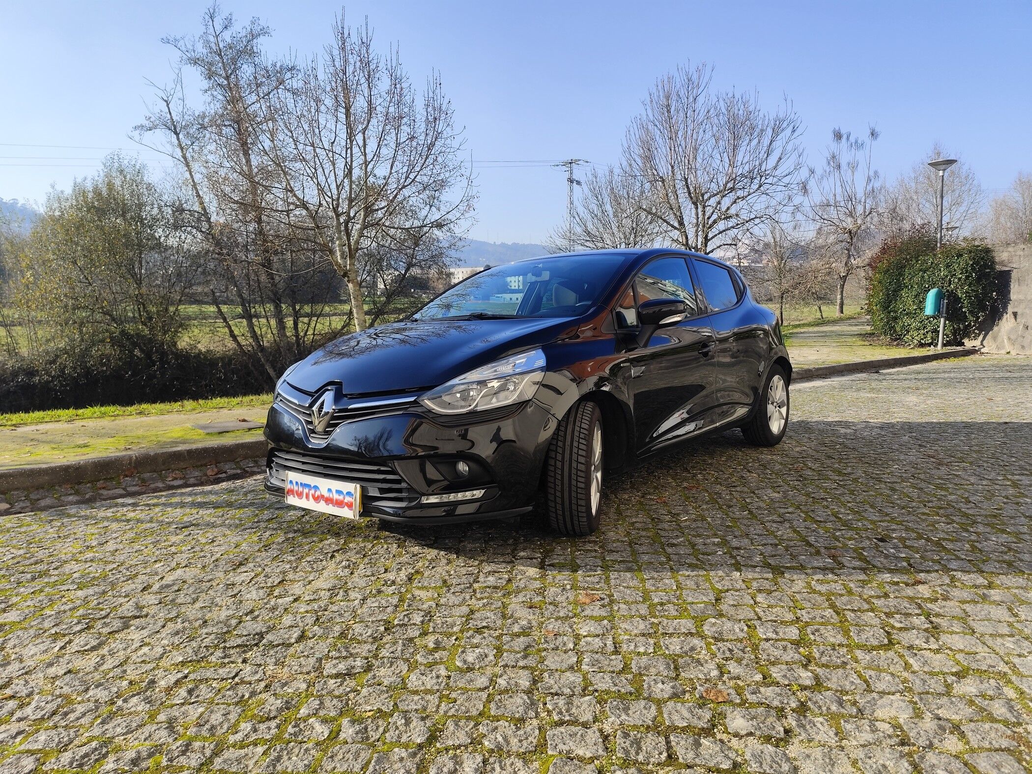 Renault Clio 0.9 TCe Limited Edition com 55 000 km por 10 800 € Auto ...