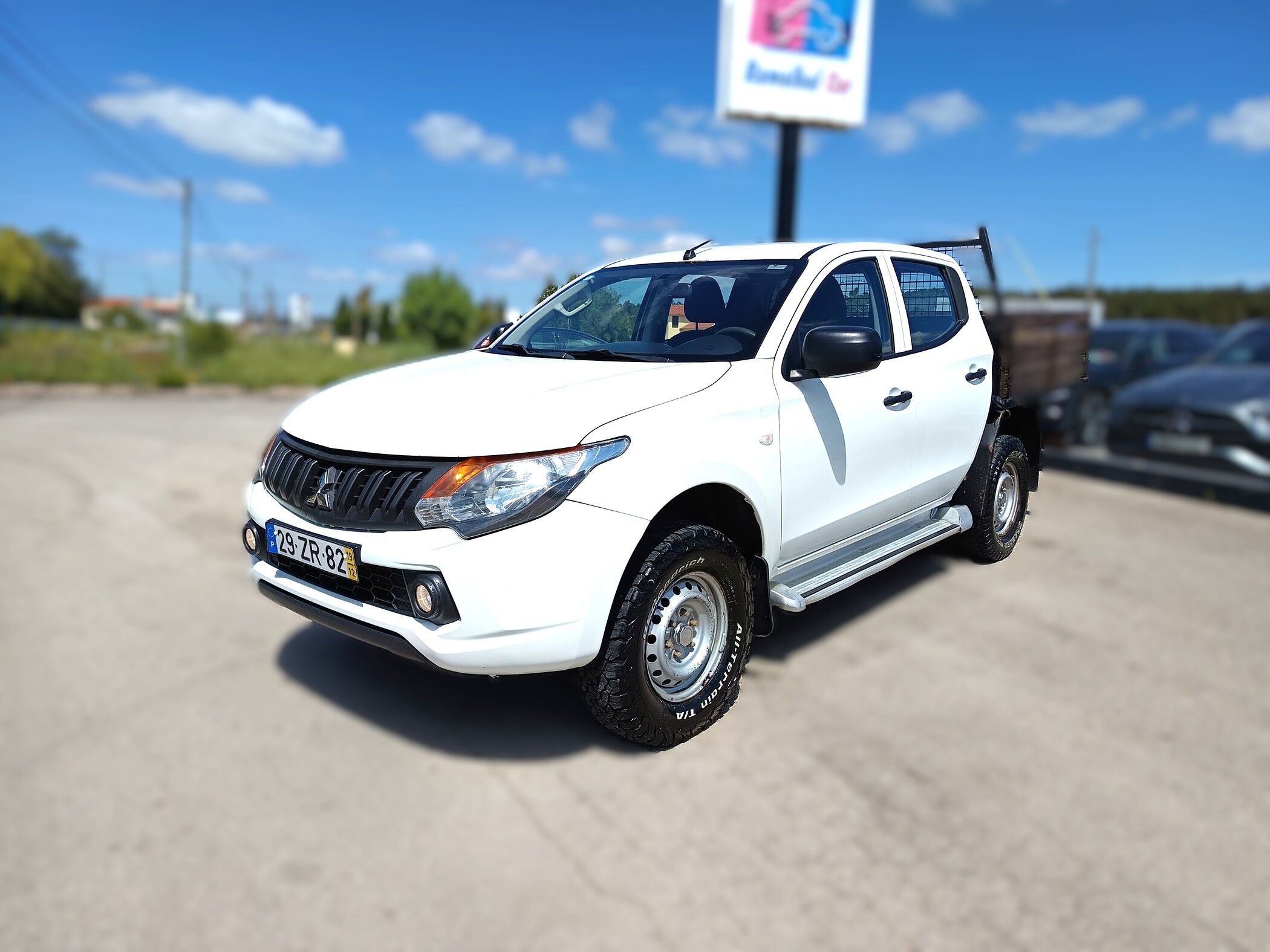 Mitsubishi L 200 2.4 DI-D CD Invite 4WD com 328 000 km por 21 250 € Ramalhal Car | Lisboa