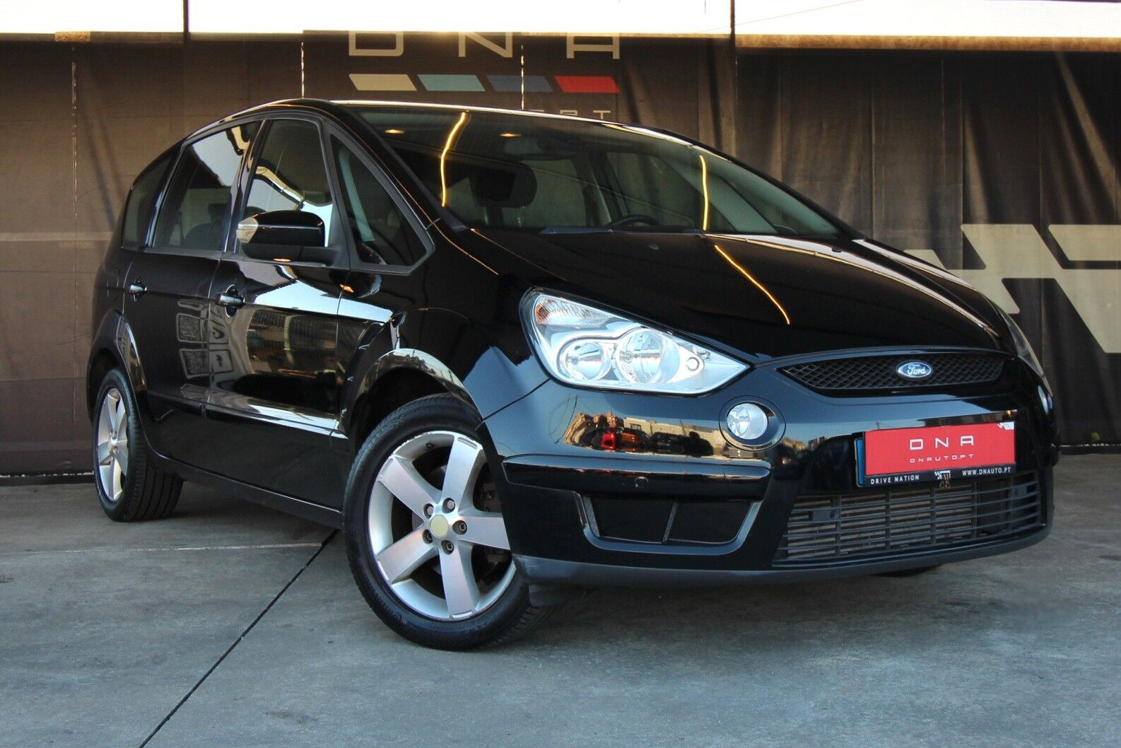 Ford S-MAX 2.0 TDCi Titanium 7L com 380 000 km por 5 990 € DNAuto | Aveiro