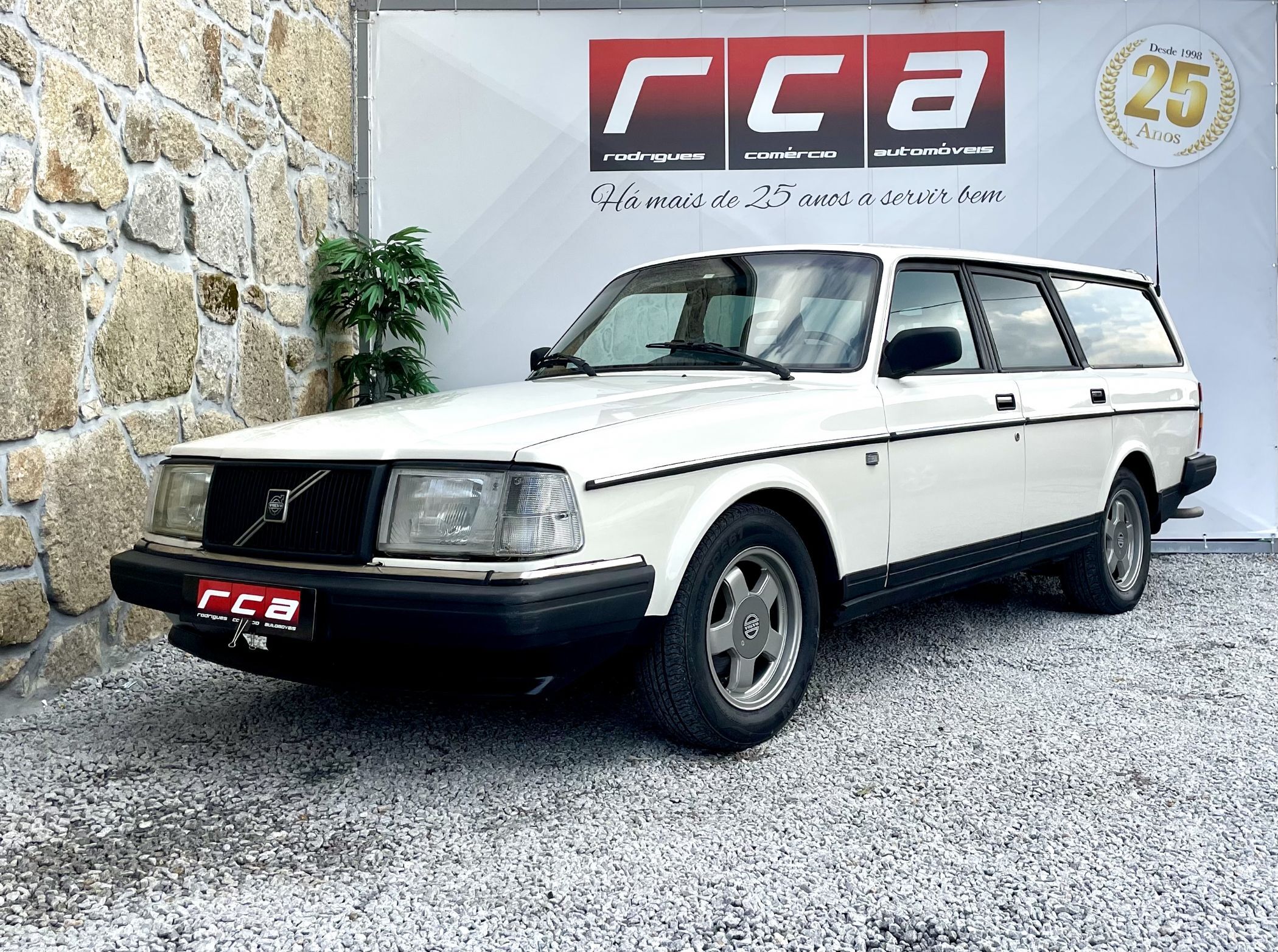 Volvo 340 GL com 340 000 km por 6 500 € RCA | Braga