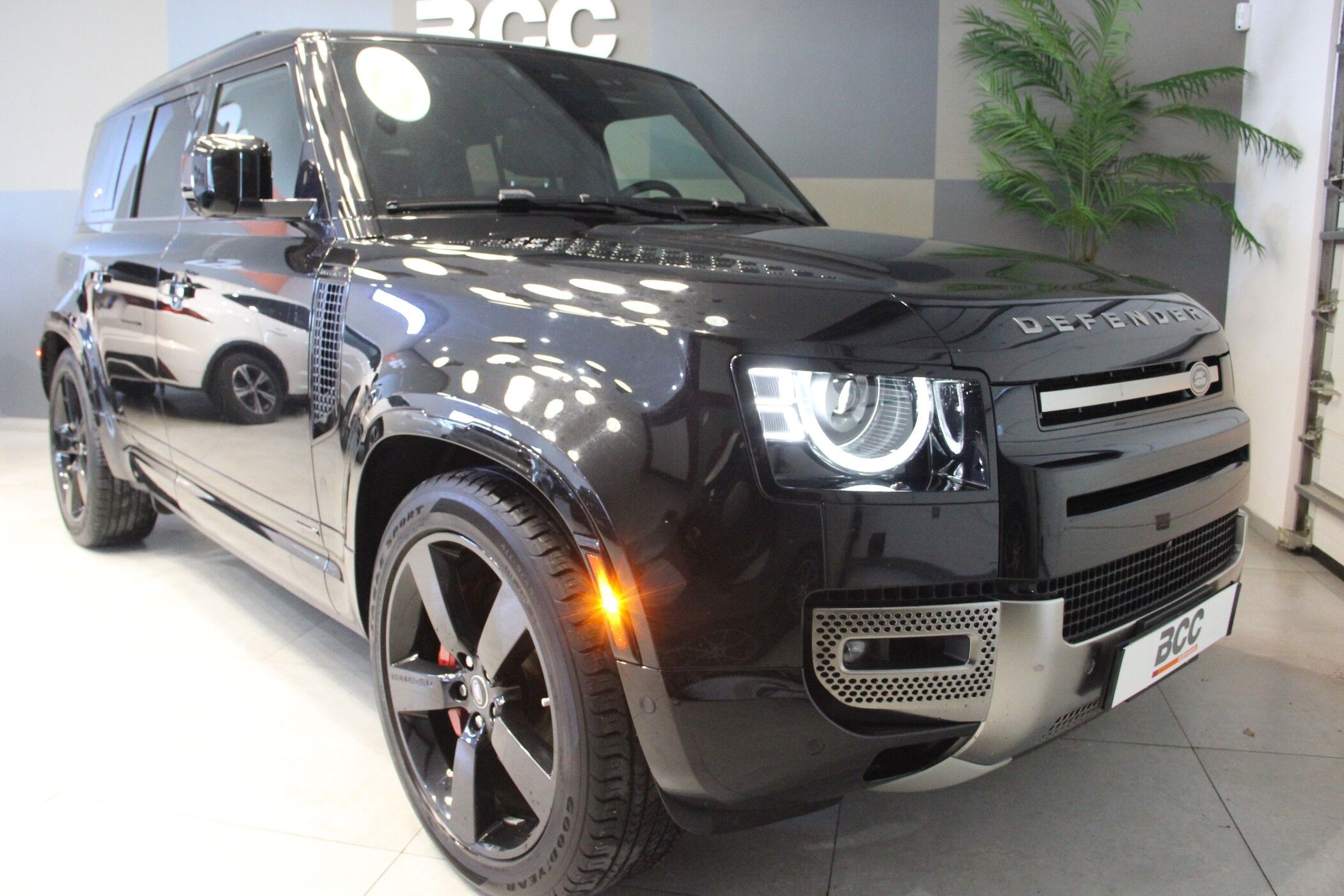 Land Rover Defender 3.0 I6 110 AWD X-Dynamic HSE com 98 587 km por 69 ...