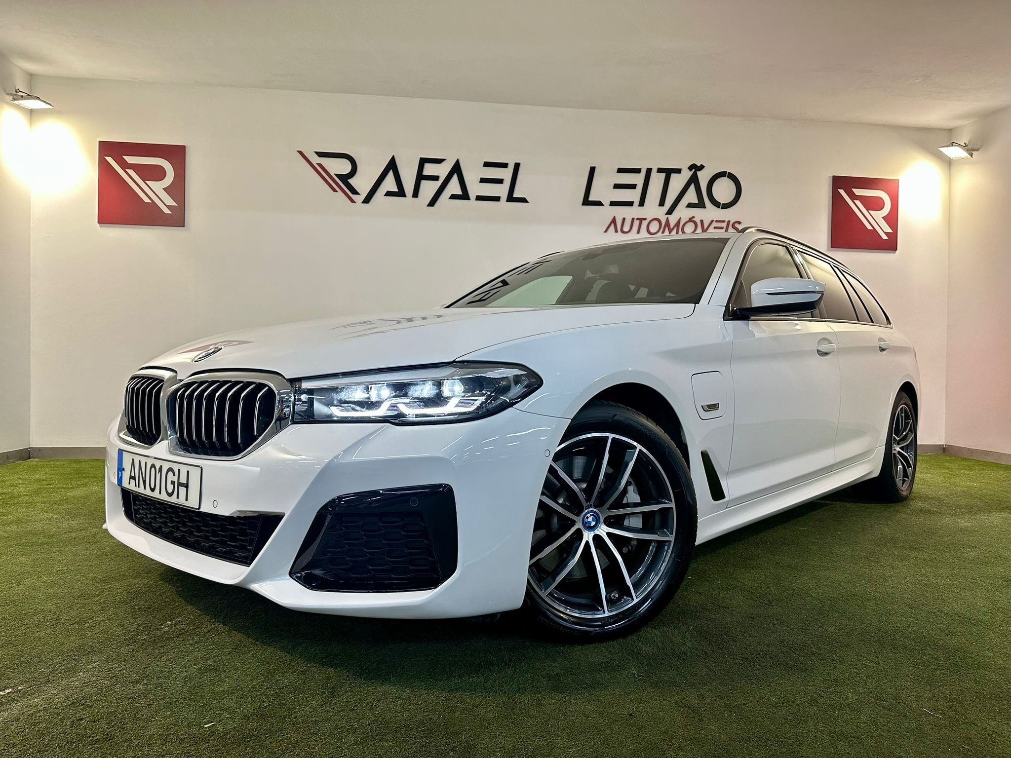 BMW Serie-5 520 e Pack M com 102 000 km por 35 500 € Rafael Leitão ...