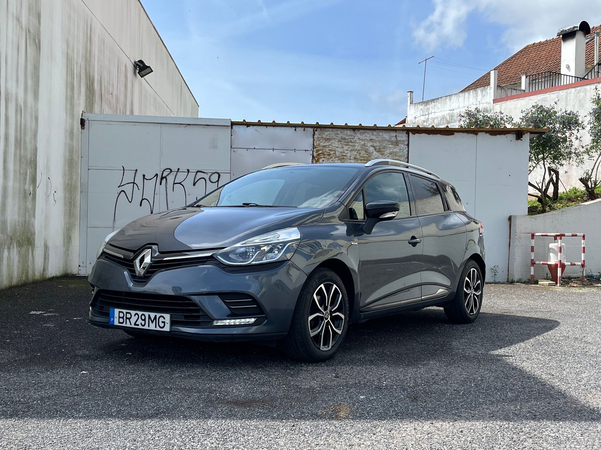 Renault Clio 0.9 TCe Limited com 102 930 km por 12 900 € Idealcar | Lisboa