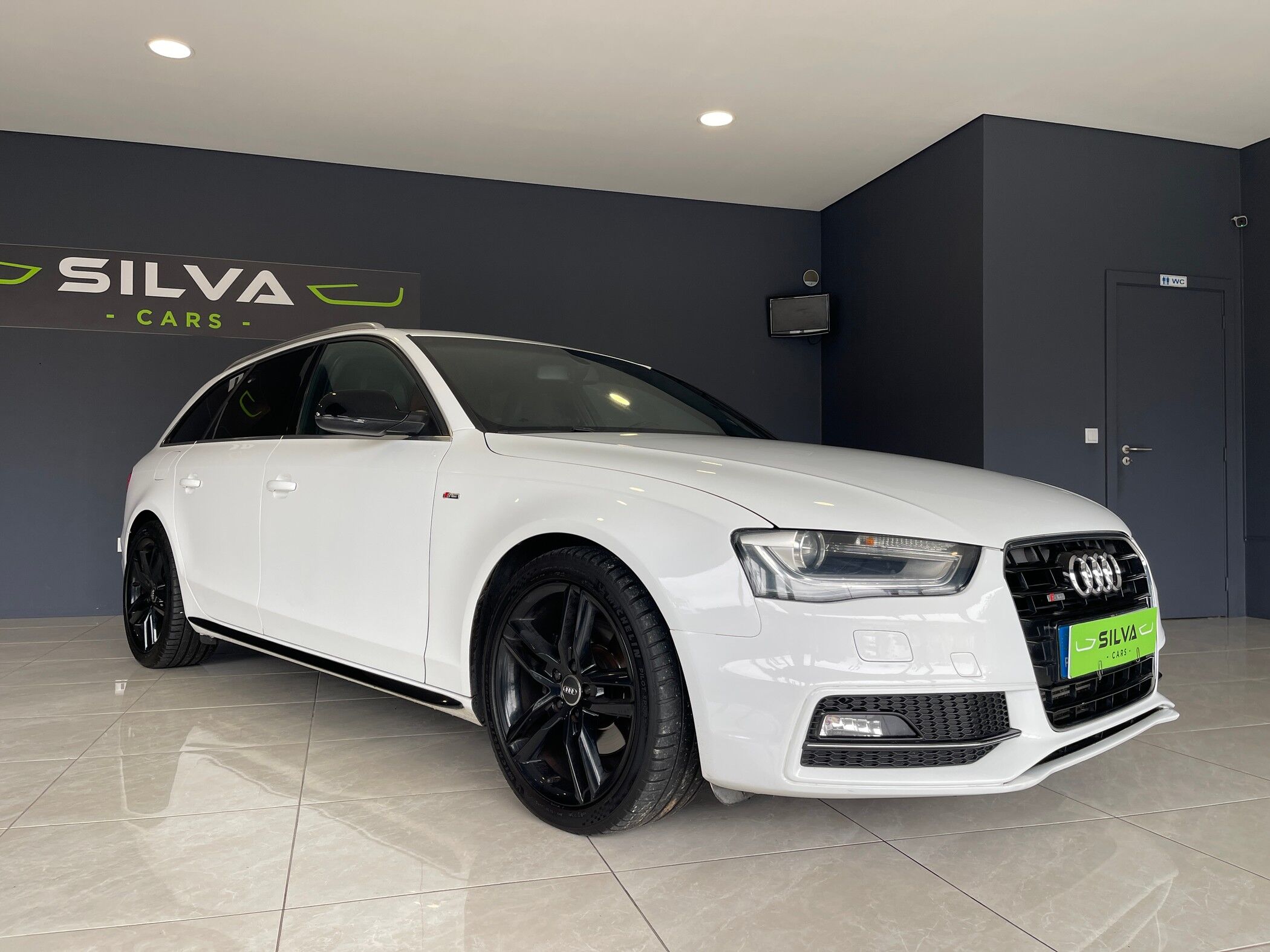 Audi A4 2.0 TDi S-line com 219 500 km por 15 250 € Silva cars | Braga