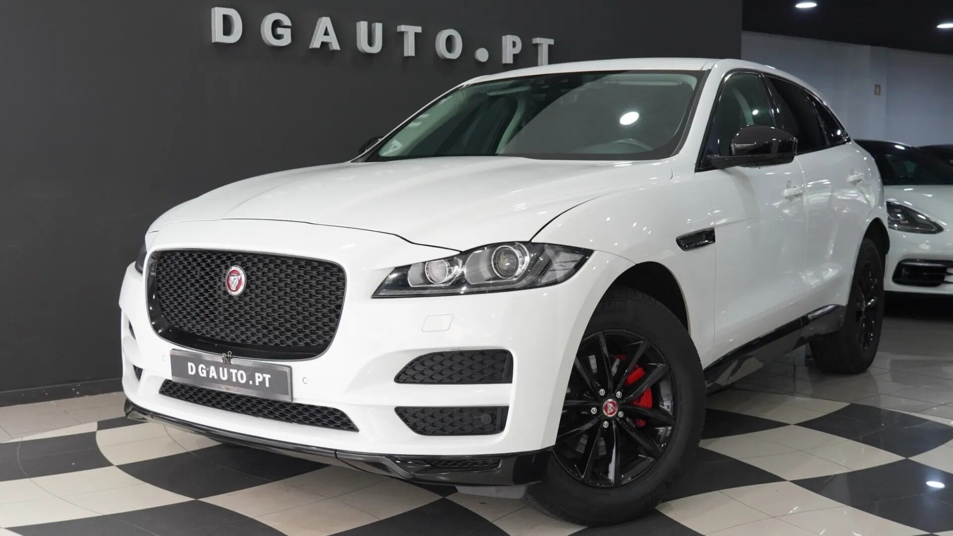 Jaguar F-Pace 2.0 D165 AWD com 93 742 km por 46 490 € DGAUTO | Porto