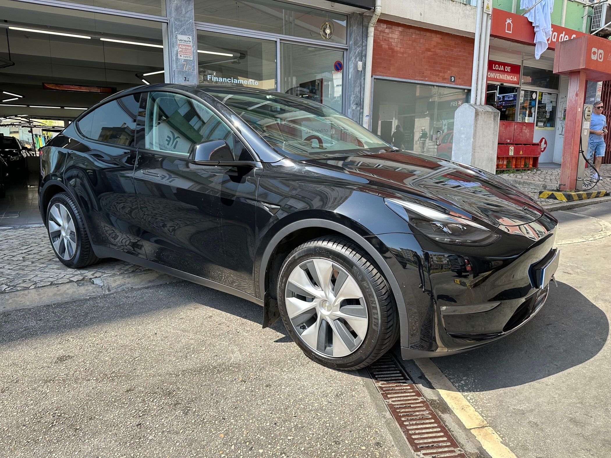 Tesla Model Y Long Range Tração Integral com 72 185 km por 39 900 ...