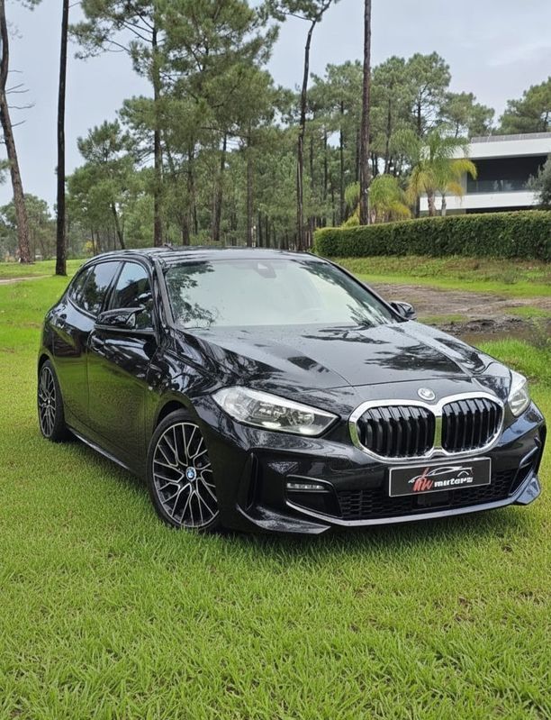 BMW Serie-1 118 i Pack Desportivo M Auto com 5 800 km por 26 990 € DN ...