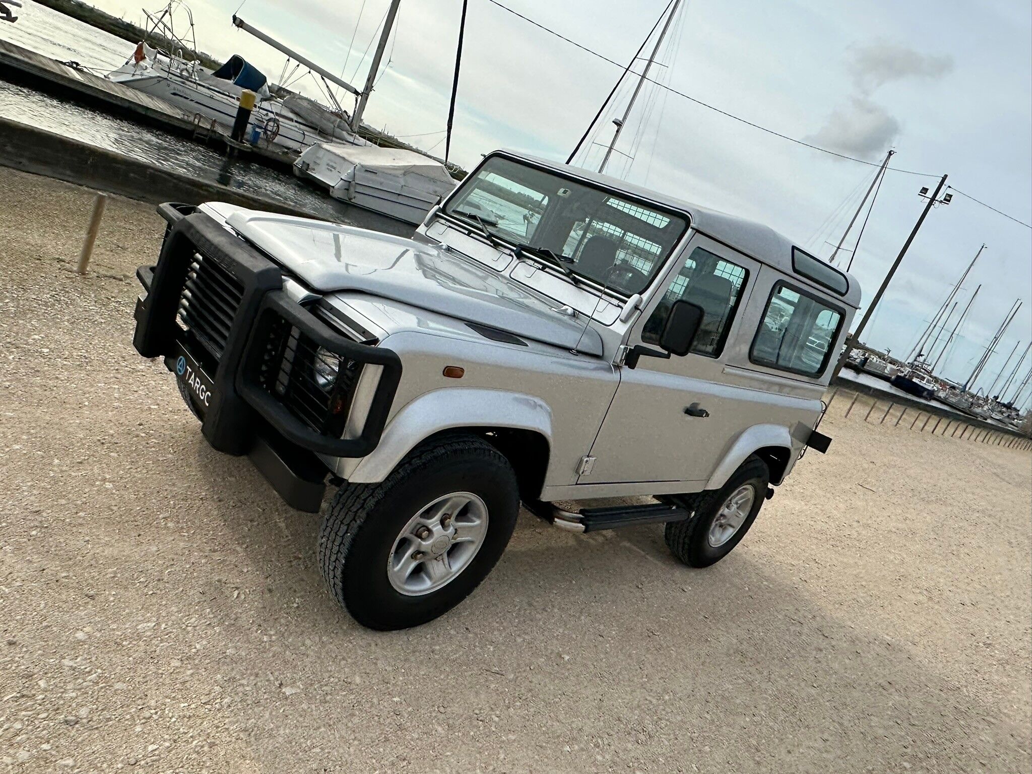 Land Rover Defender 90 SW 2.5 Td5 SE com 143 000 km por 44 900 € Targo ...