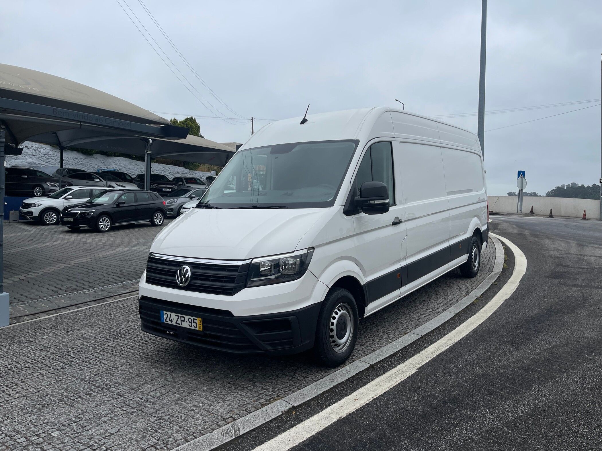 Volkswagen Crafter 35 2.0 TDI L3H3 Médio TA com 264 050 km por 17 990 € Camões Car | Porto
