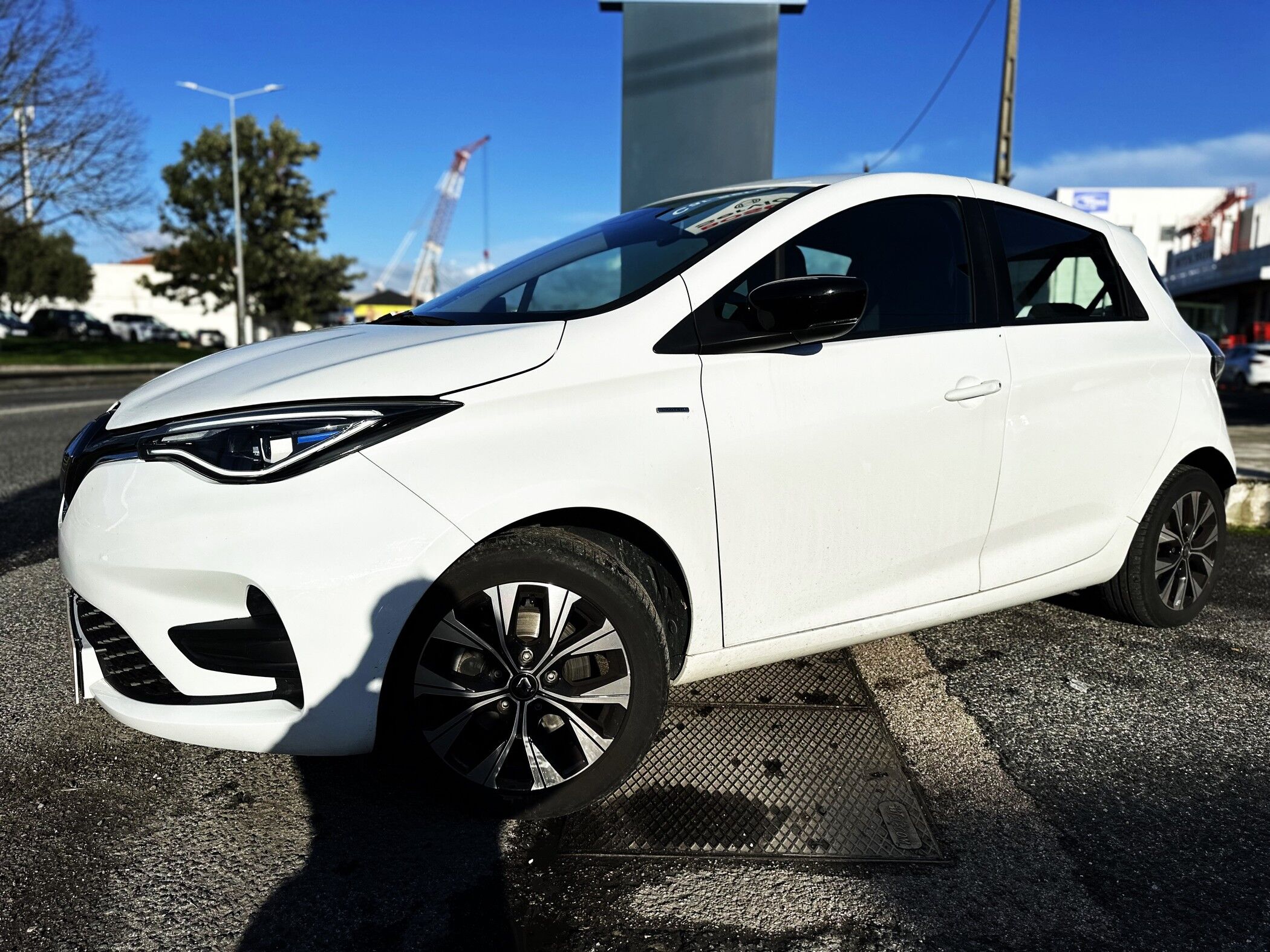 Renault ZOE Limited 50 com 102 000 km por 14 900 € Jarcar | Lisboa